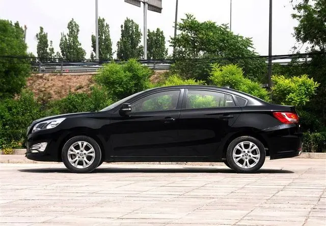 BMW i8 rear-end collision with BYD S6 front face destroyed - hotcomm ...