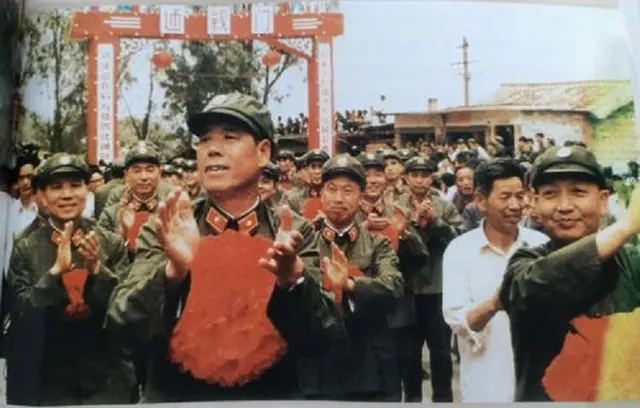 In 1992, who succeeded Fu Quanyou as the commander of the Lanzhou ...
