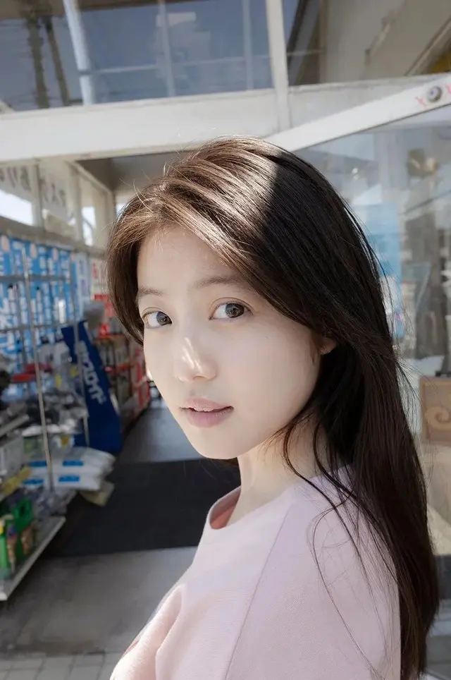 Japanese actress Mio Imada's latest photo album! Skin white and ...