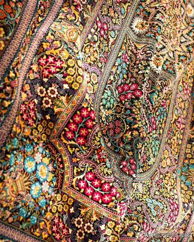 People often ask: "I have pets at home, can I lay handmade carpets ...