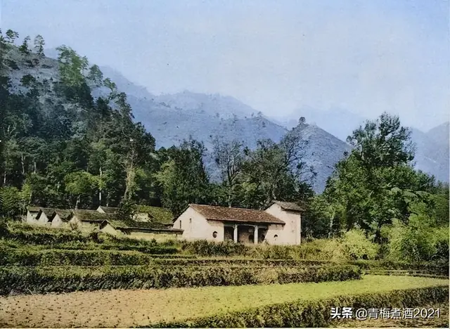 Yunmen Temple is located in Yunmen Mountain, Ruyuan County, Guangdong ...