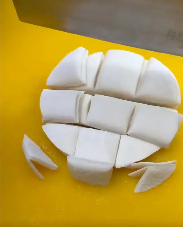 A simple and delicious dumpling skin, sweet and crispy, nutritious ...