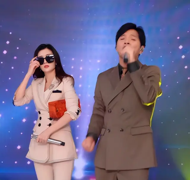 On May 11, singers Leng Leng and Yang Xiaoman held a special concert ...