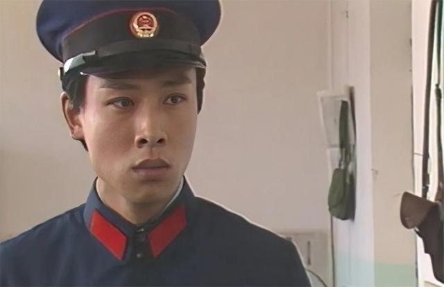In 1987, he starred in "Zhou Zhiming" in "Plack Clothes Police", and Hu Yajie was at his peak ...