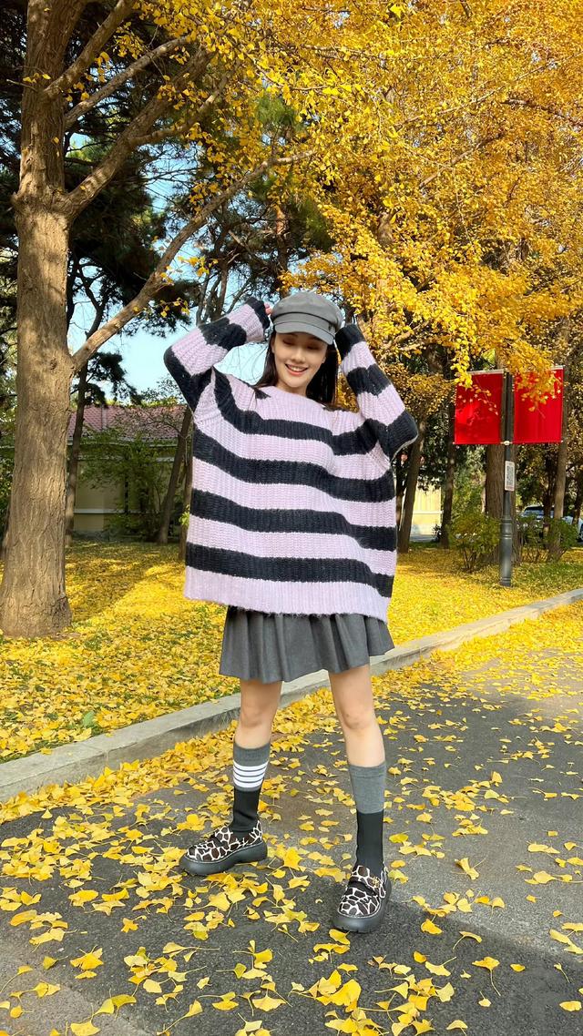 #Entertainment Review Award# Actress Wang Herun posted the latest ...