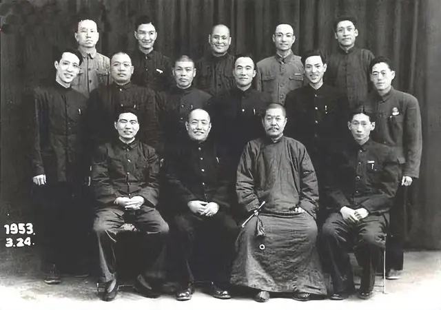 Among them, Hou refers to the cross talk master Hou Baolin, Ma refers ...