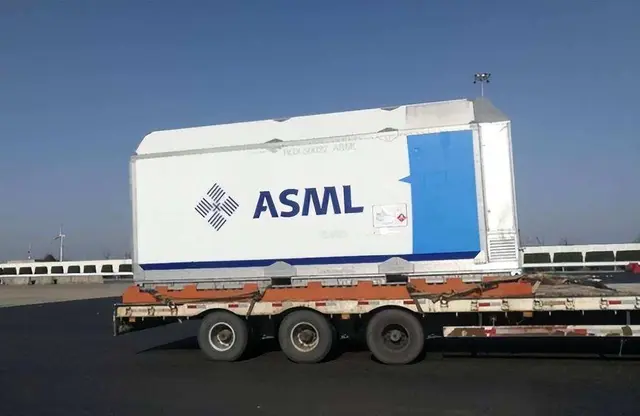 As it becomes more and more serious, SMIC has purchased an EUV lithography machine from ASML in ...