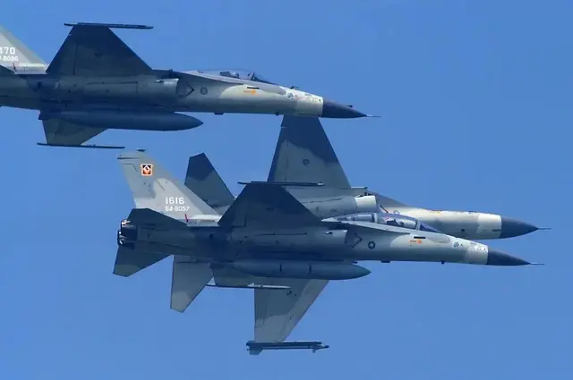 The IDF fighter uses avionics and three-dimensional freight control ...