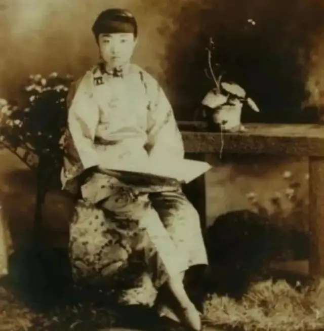 In fact, this is not the case. Chairman Mao’s original wife was Luo ...