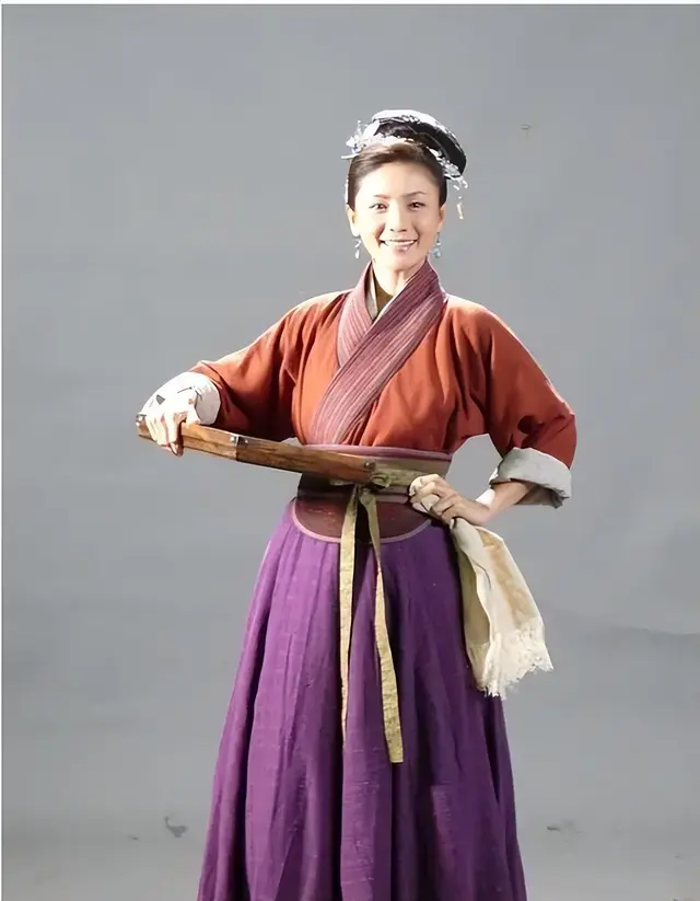 The three female heroes in Water Margin: Mother Gu Da Chong, Mother ...
