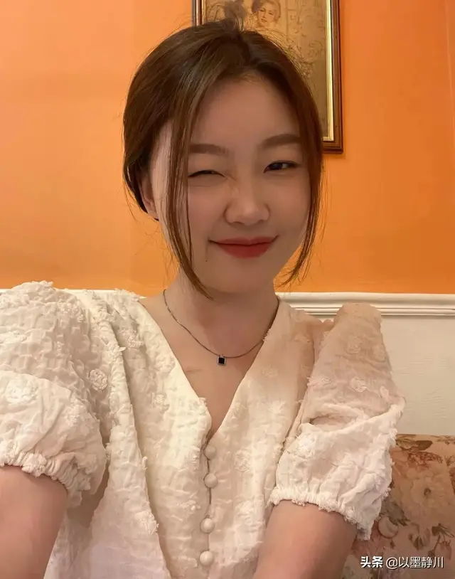 Its daybreak. Xiao Cong just woke up. She was lying on the bed in her ...