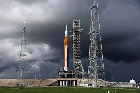 On September 2, 2022, NASA's SLS lunar landing rocket was parked on the ...