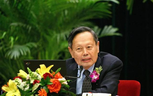 Four years ago, the famous physicist Academician Yang Zhenning fell ...
