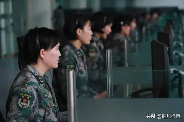 After hurriedly eating dinner and walking out of the cafeteria, Yang ...