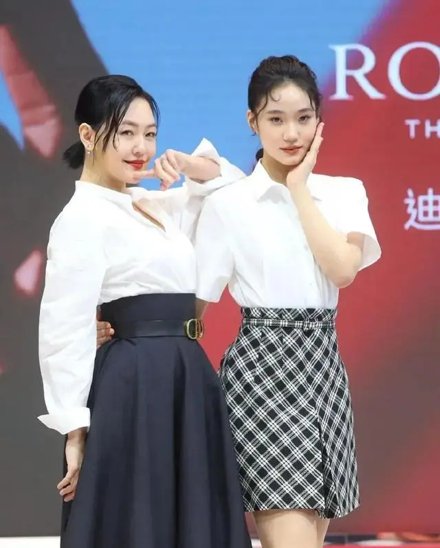 On August 19, Xiao S made a rare appearance at a brand event with his ...