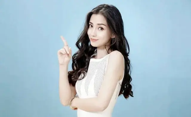 Recently, a netizen posted a video of Angelababy smoking on the ...