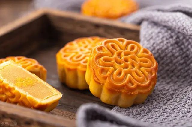 Giving Mooncakes Author: Li Yishan Picture: Internet 01 In a few days ...