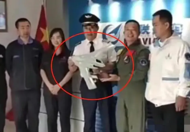 The appearance of the Xin Yin Hun: Looking at this picture, I think of ...