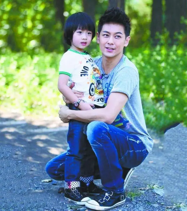 48-year-old Lin Zhiying drove his Tesla and hit a bridge pier: he was ...