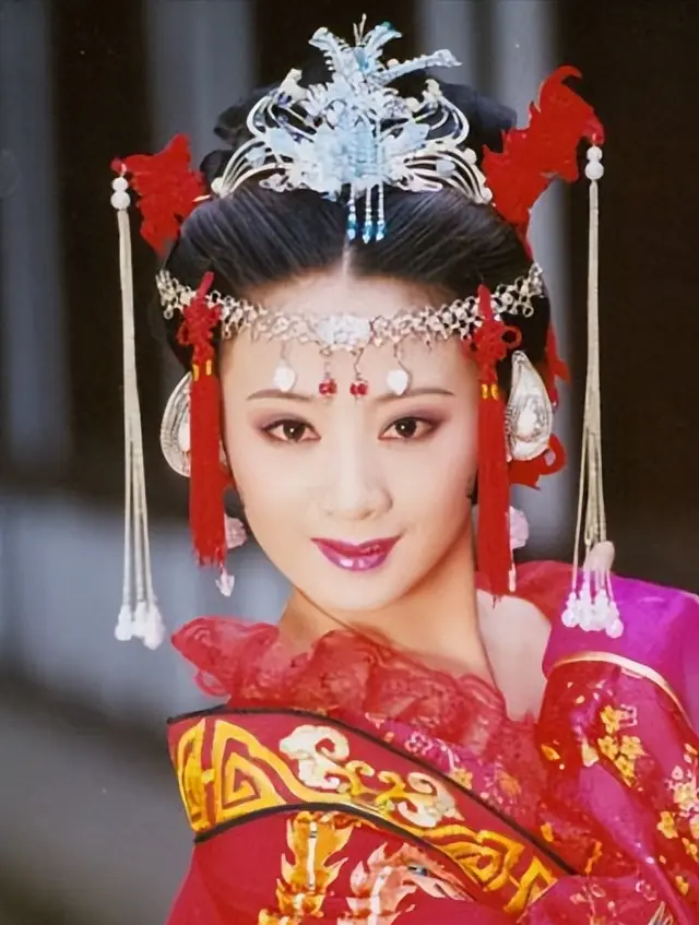 The year she was admitted to the Shanghai Theater Academy, Xiao Li Lin ...