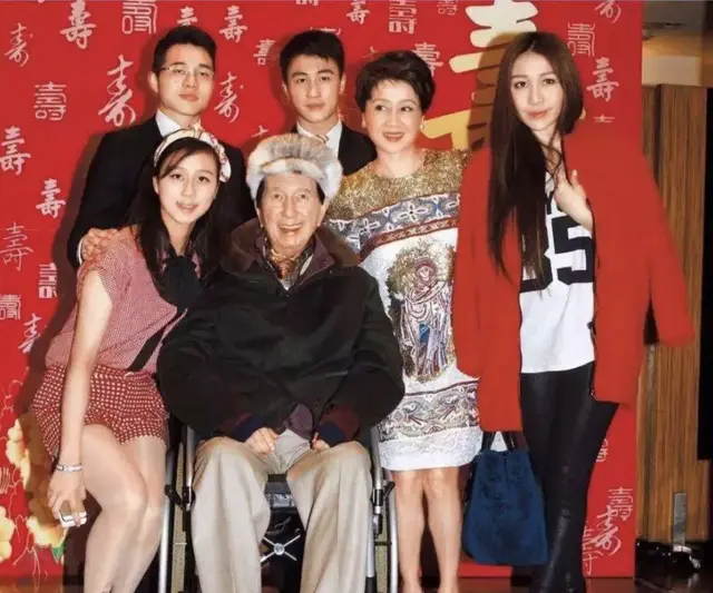 Lin Xin'er, the youngest daughter of rich man Lin Jianyue, attended the ...
