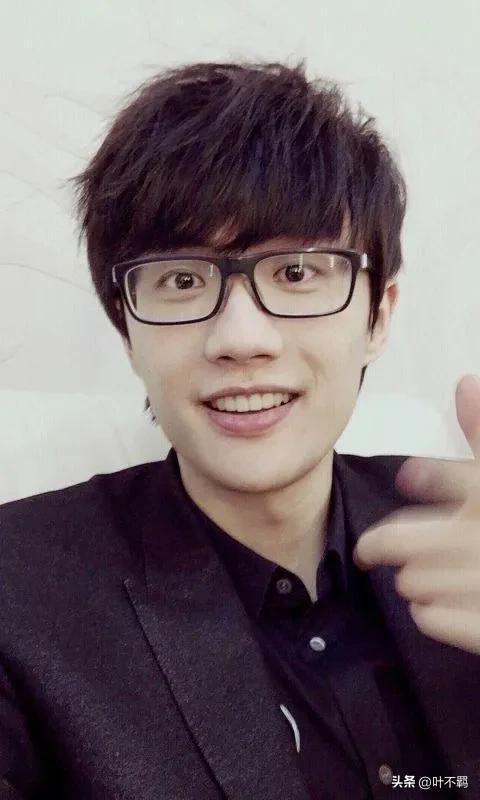 In the entertainment industry where he does not appear in variety shows ...