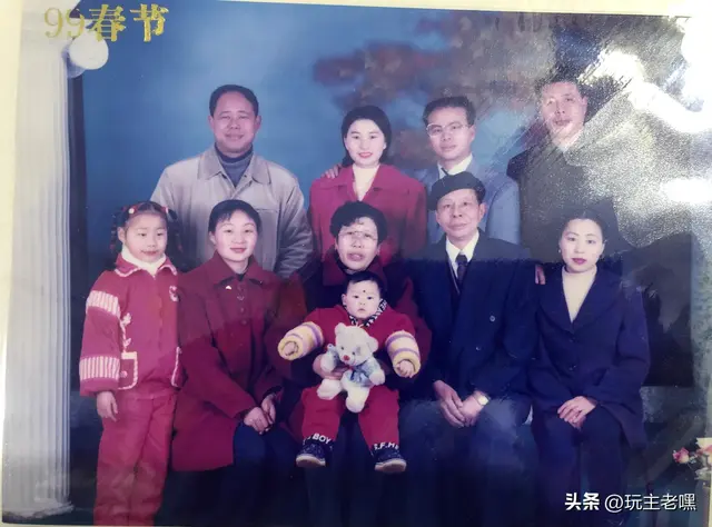 My youngest son Fu Gang married Jiang Hong around the summer of 1997 ...