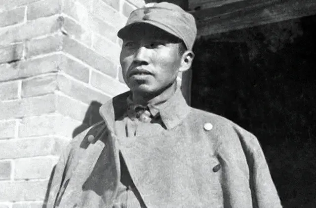 In June 1960, a girl with a young face pushed open the door of Chen ...