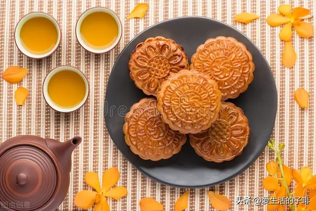 During the Mid-Autumn Festival, every family has to eat mooncakes, but ...