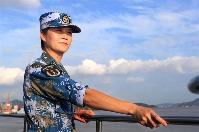 This is the Zhengzhou ship, and its captain is the first female captain of the Chinese Navy ...