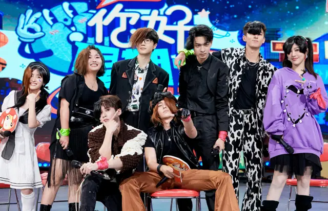 The lineup of "Hello, Saturday" has changed again. Wang Hedi returned ...