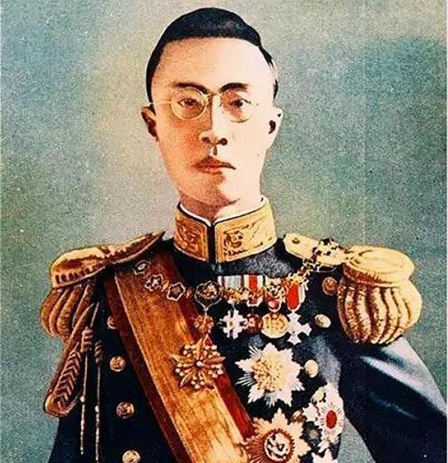 The last emperor Puyi, from his marriage at the age of 17 to his death ...