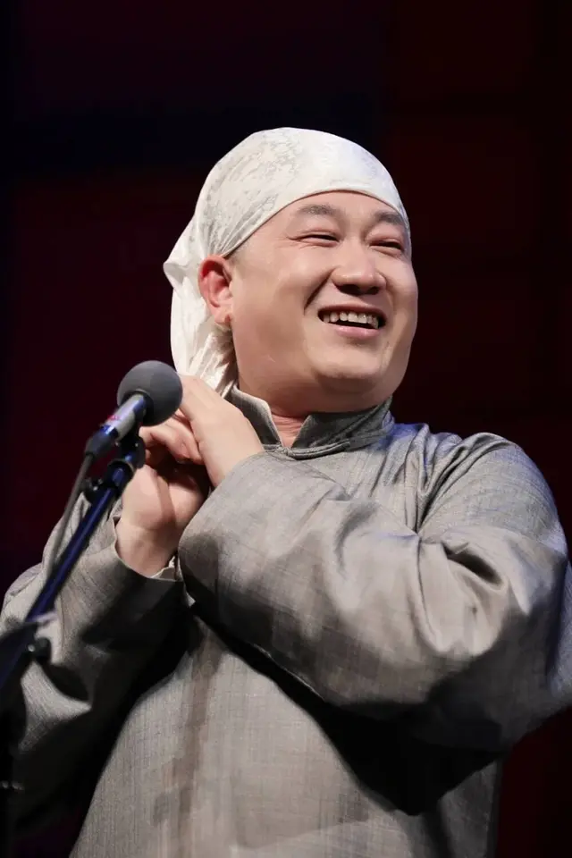 1. Zhang Helun's version of "The Mandarin Jacket". If Xiao Yueyue is a ...