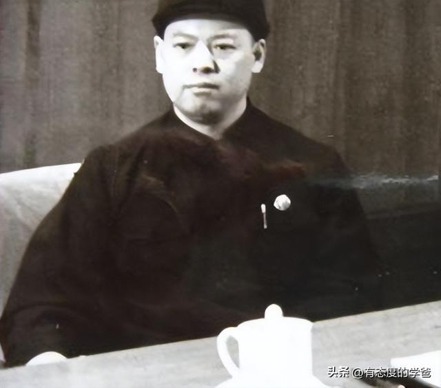 Yao Wenyuan was born in Zhuji, Zhejiang in 1931. His father, Yao Pengzi ...