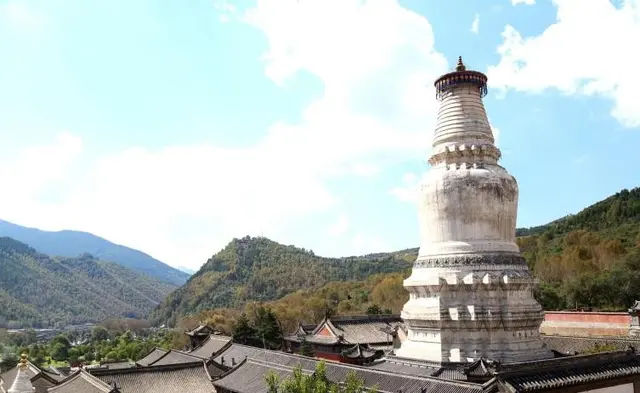 In 1948, Chairman Mao led the Central Front Committee to cross the ...