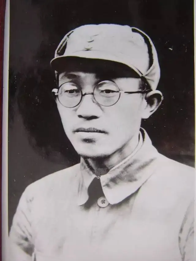 At the end of 1945, Lin Biao served as the commander of the Northeast ...