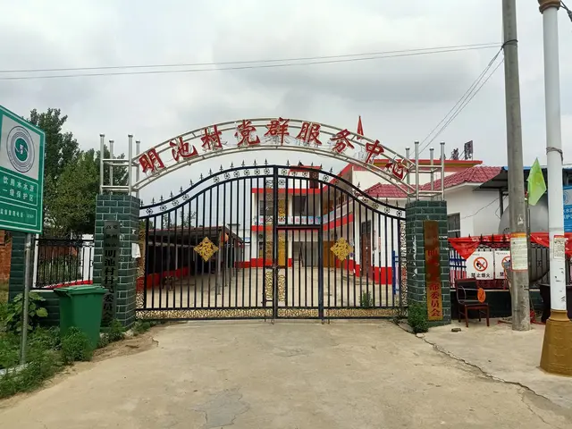 To the northwest of Gaoji Town in Dengzhou, there are several strange ...