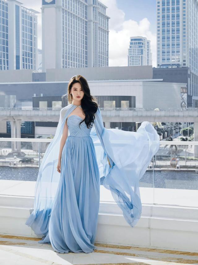 #headliningcreationchallenge# Liu Yifei was invited to attend the Macau ...