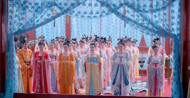 This poem from the Five Dynasties period vividly depicts for us a ...