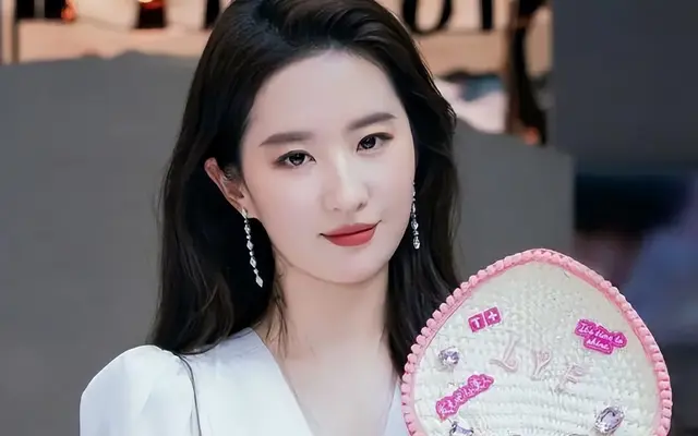 1. Liu Yifei Liu Yifei now belongs to the first echelon of 85 flowers ...