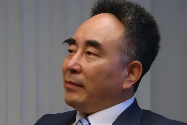 Yang Rong, whose original name is Yang Yong, is originally from Anhui ...