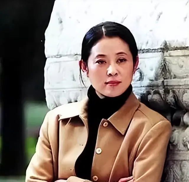 Ni Ping is a well-known female host. She has hosted the Spring Festival ...