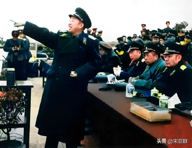 From the photos, we can see that the military uniforms at that time ...
