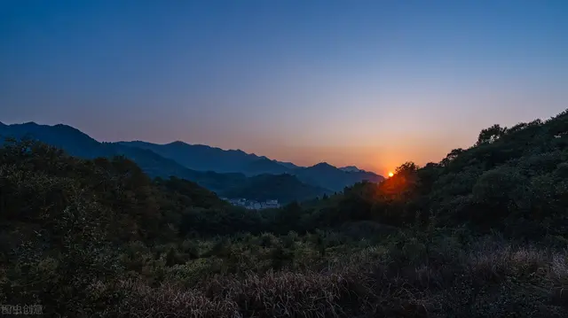 In the late autumn of that year, I drove a long-distance car to deliver ...