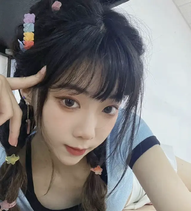 Recently, Zhu Liwei, a member of the popular group BEJ48, secretly ...
