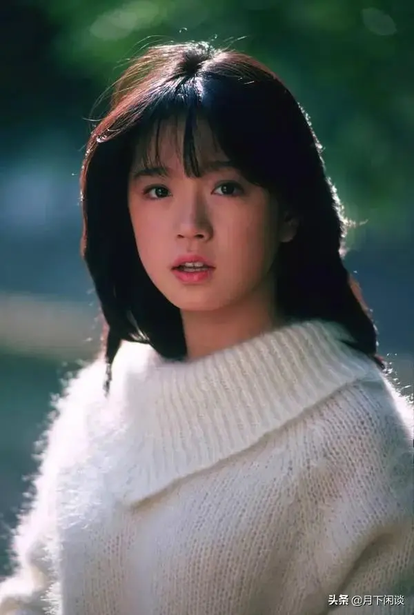 I would like to dedicate this article to the eternal singer Akina ...