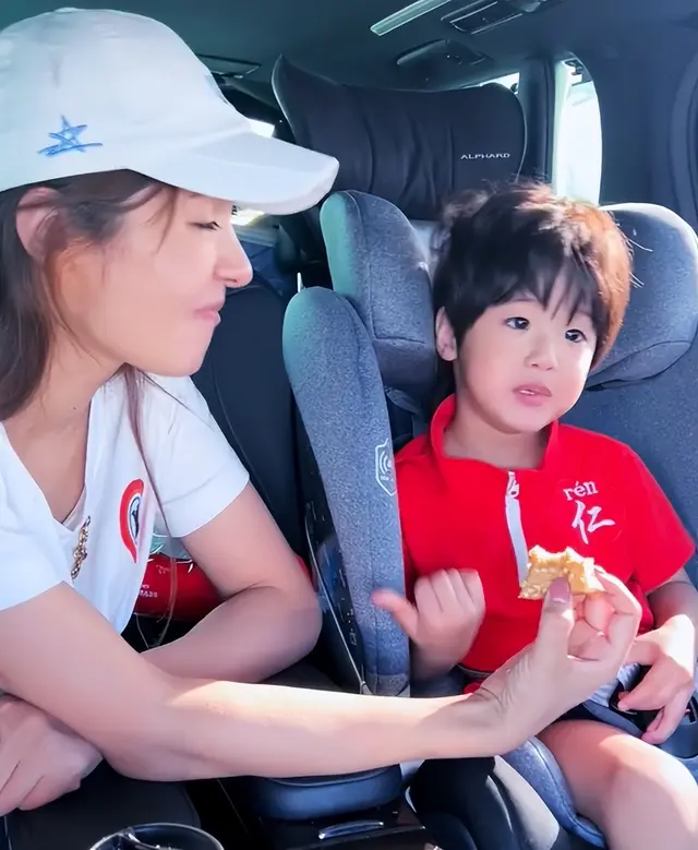 Recently, Jiang Chao posted a video on social platforms of taking his ...