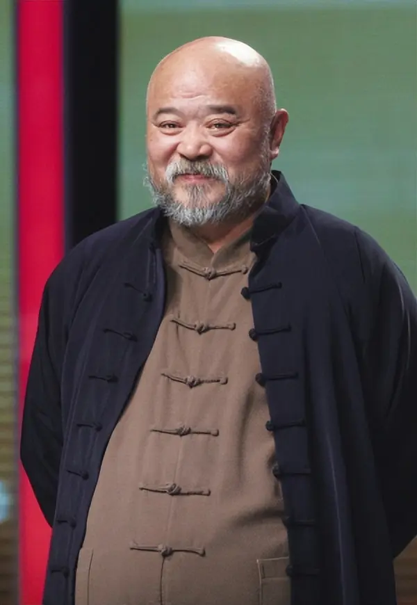 Introduction: Li Qi is in high spirits and shows off his skipping rope ...