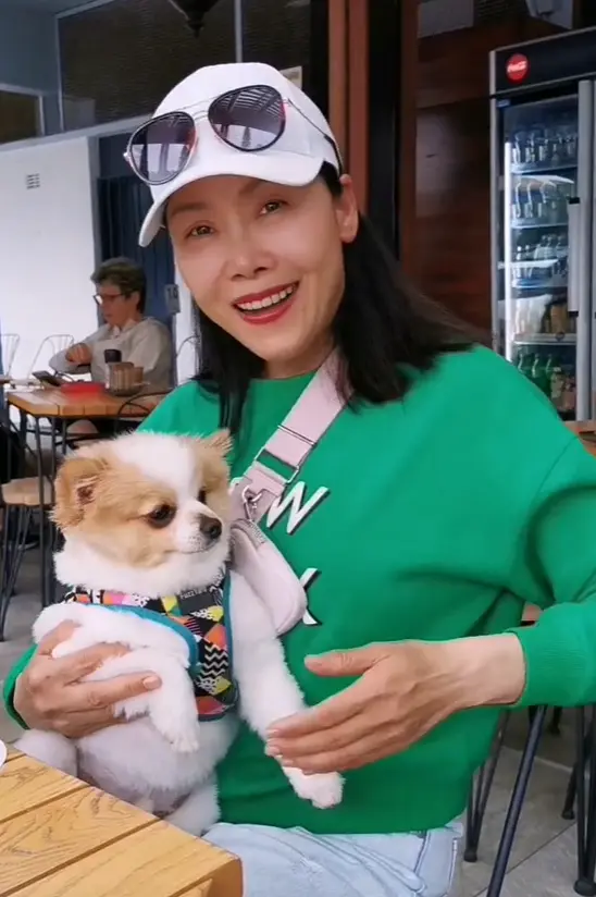 Recently, the famous singer Tian Zhen showed off her comfortable life ...