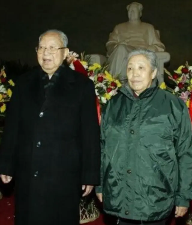 On December 26, 2007, Chairman Hua Guofeng dragged his weak body to ...